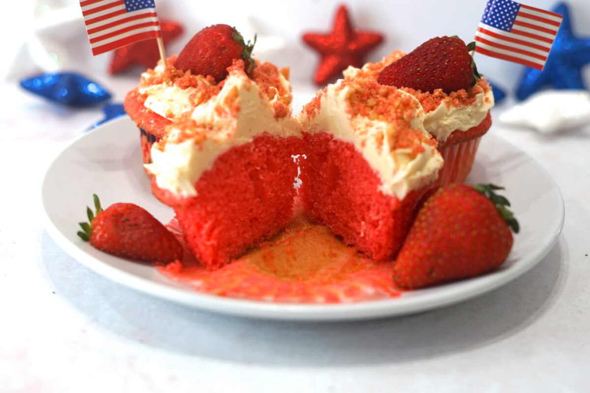 Create Special Moments With These Delicious Strawberry Crunch Cupcakes ...